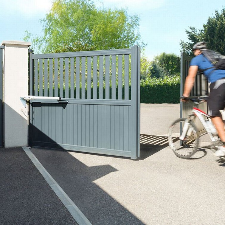 Swing Gate Openers: Secure & Easy Motorization | Somfy Lebanon